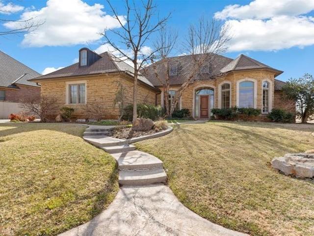 2426 NW Grand Cir, Nichols Hills, OK 73116