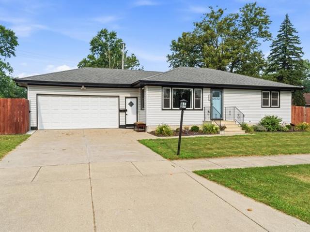 2426 Andrew Dr, Dyer, IN 46311