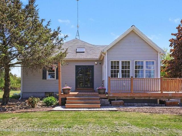 2426 E Colony Rd, Saint Johns, MI 48879