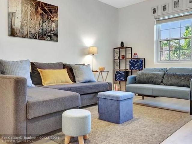 2426 SE 17th St #305, Fort Lauderdale, FL 33316