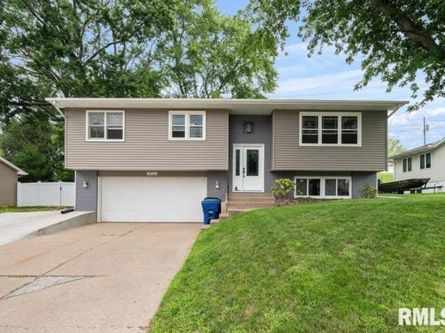 2426 W 44th St, Davenport, IA 52806