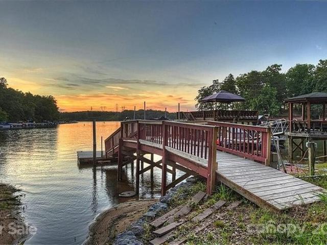 2427 Mount Isle Harbor Dr, Charlotte, NC 28214