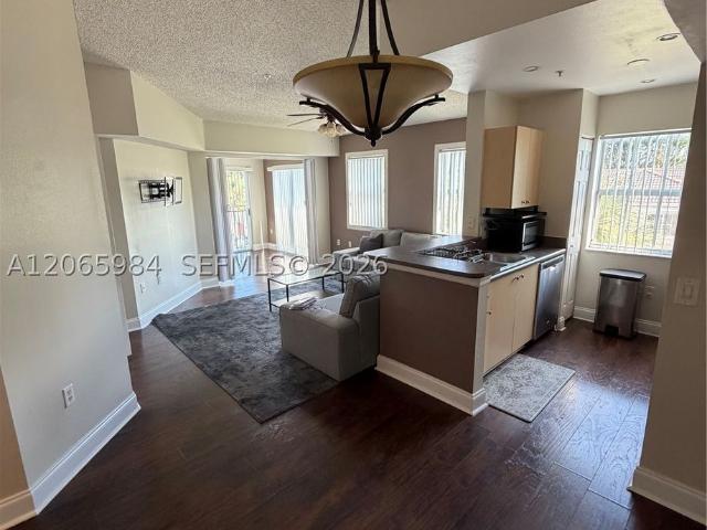 2427 Centergate Dr 301, Miramar, US, FL