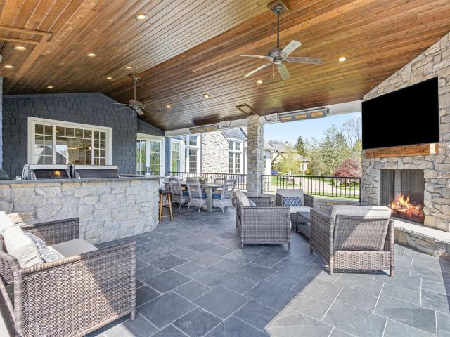 2427 e highpond crossing