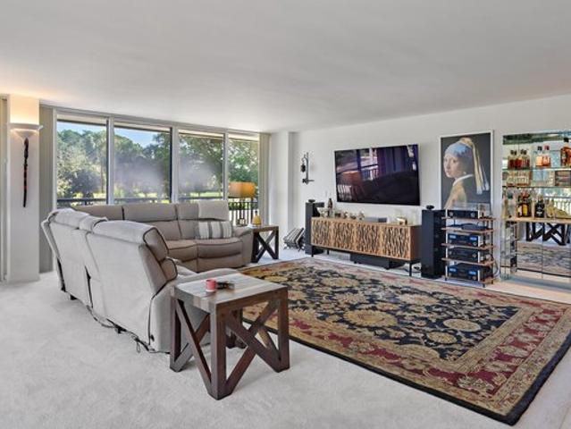 2427 Presidential Way Apt 204, West Palm Beach, FL 33401