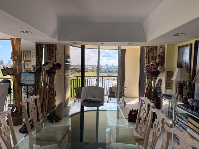 2427 Presidential Way, West Palm Beach, United States, FL