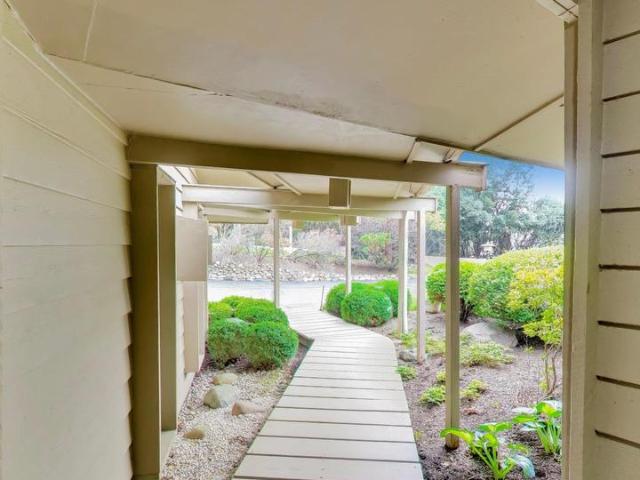 24283 n grandview drive