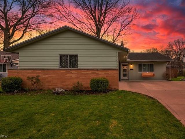 24281 Lebern Dr, North Olmsted, OH 44070