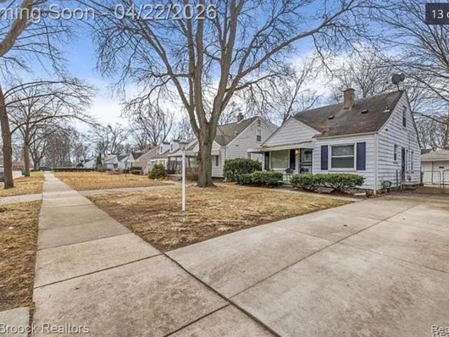 24281 Parklawn St, Oak Park, MI 48237