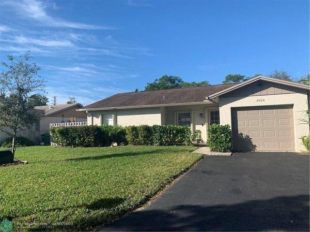 2428 NW 98th Ln, Coral Springs, FL 33065