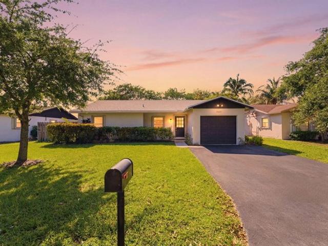 2428 NW 98th Ln, Coral Springs, FL 33065