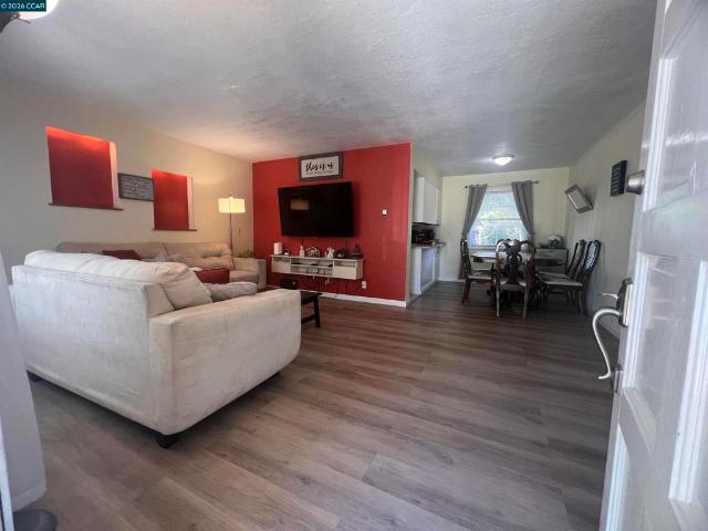 2428 Crescent Dr