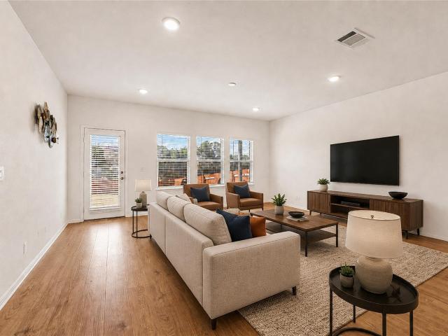 2428 Hackamore Dr