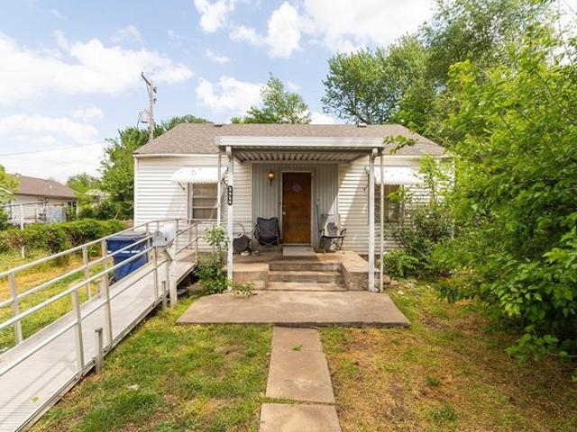 2428 S Roosevelt St, Wichita, KS 67210