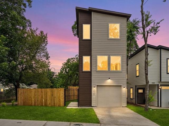 2428 Saint Clair Dr, Dallas, TX 75215