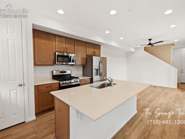 2428 Vanhoutte View