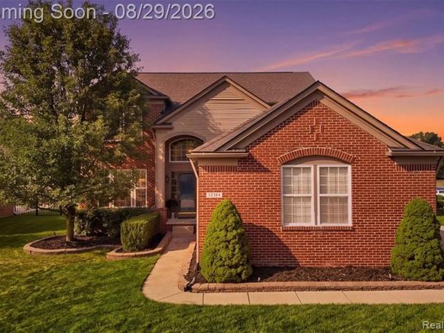 24294 Summer Ln, Flat Rock, MI 48134