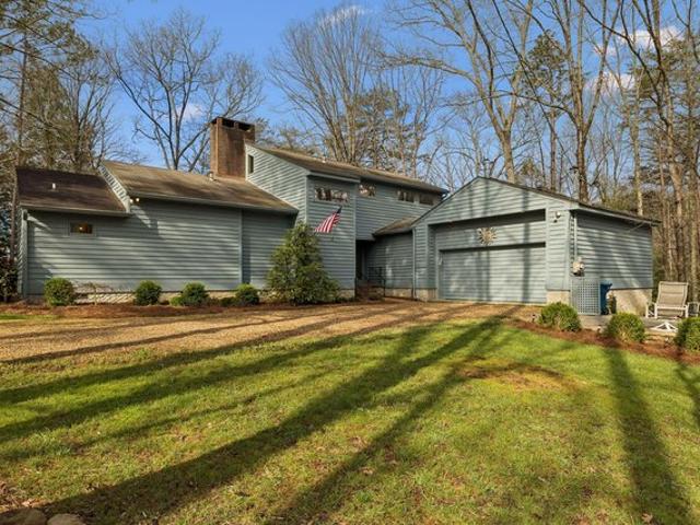 2429 Boston Branch Cir, Signal Mountain, TN 37377