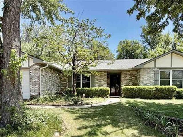 2429 Kingston Rd, Ponca City, OK 74604