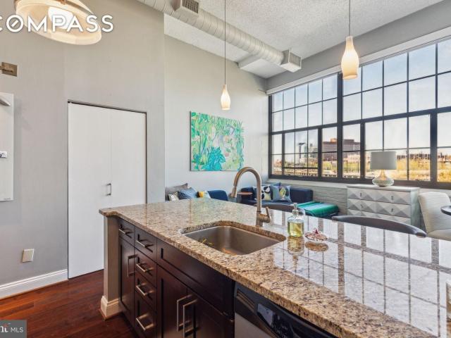 2429 Locust St 302, Philadelphia, PA