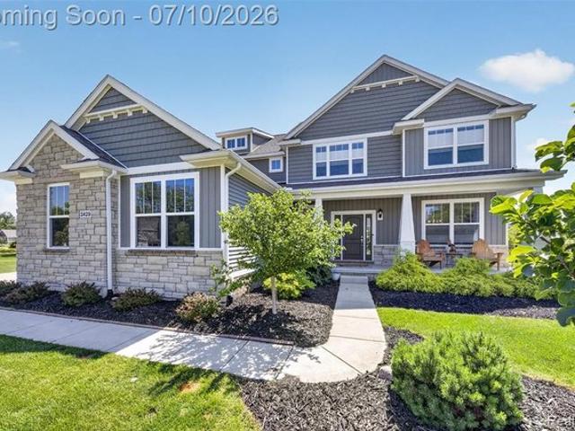 2429 Walnut View Dr, Hartland Township, MI 48855