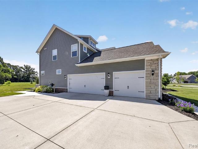 2429 Walnut View Dr