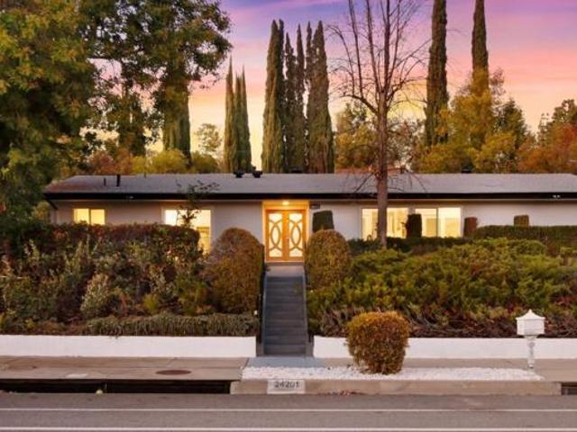 24201 Burbank Blvd, Woodland Hills, CA 91367