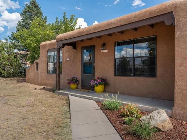 2420 Camino De Vida, Santa Fe, NM 87505
