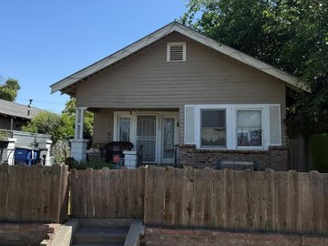 2420 E Clay Ave, Fresno, CA 93701
