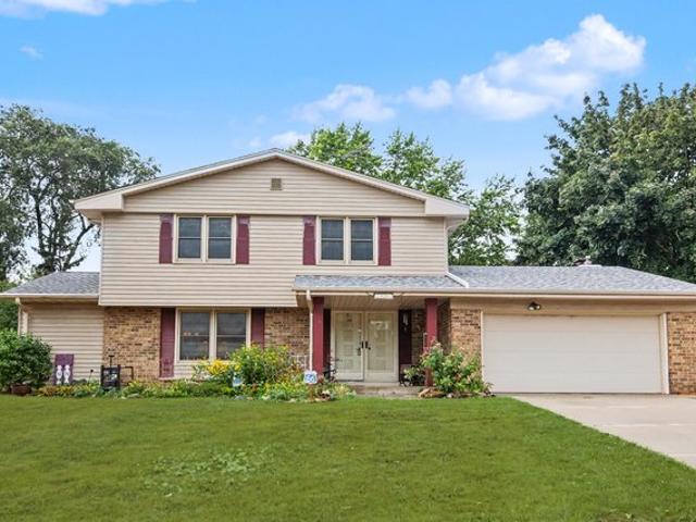 2420 Saratoga Rd, Waukesha, WI 53186