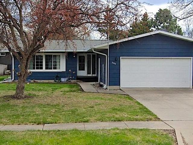 2420 W Country Club Dr S, Fargo, ND 58103