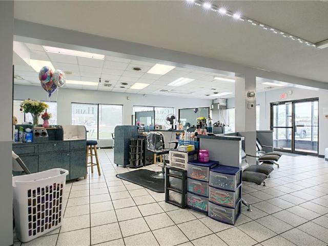 2420 W Mercury BLVD
