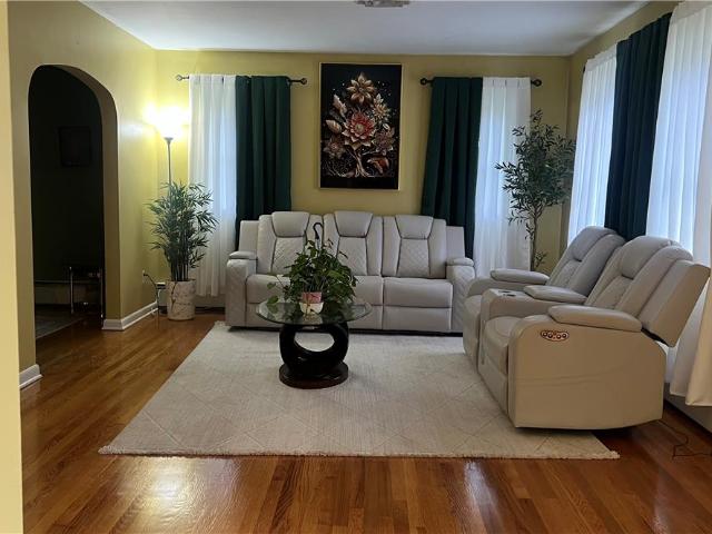 2420 W Tilghman Street 2426