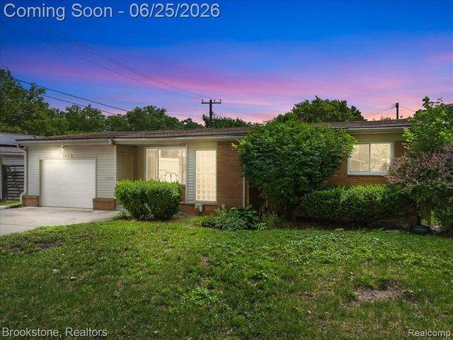 24210 Beverly St, Oak Park, MI 48237