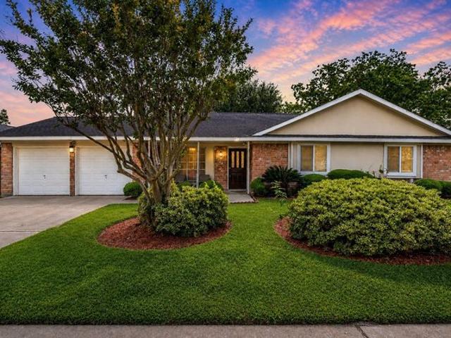 2421 Maxwell Ln, Deer Park, TX 77536
