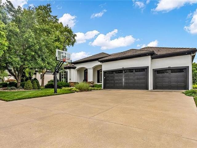 2421 NE Lake Breeze Dr, Lee's Summit, MO 64086