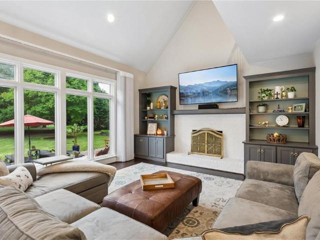 2421 Burnwether LN