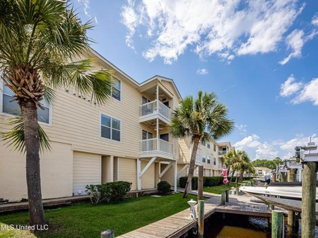 2421 Beachview Dr Apt H16, Ocean Springs, MS 39564