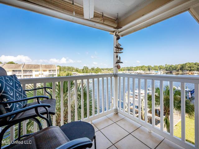 2421 Beachview Drive