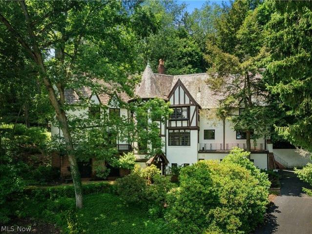 2421 Brentwood Rd NW, Canton, OH 44708