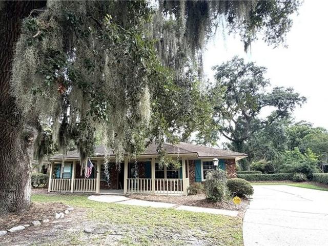 2421 Dolphin Dr, Savannah, GA 31406