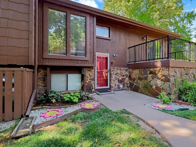 2421 S Yellowstone St, Wichita, KS 67215