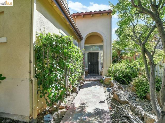 2421 Silveria Way