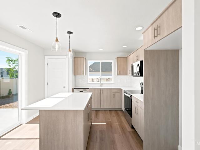2421 W Baelish Ct