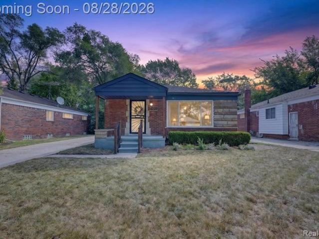 24220 Scotia Rd, Oak Park, MI 48237