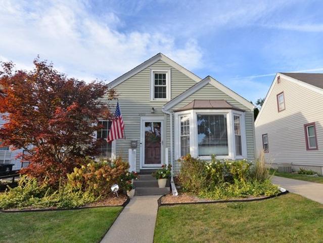 2422 Olive St, Racine, WI 53403