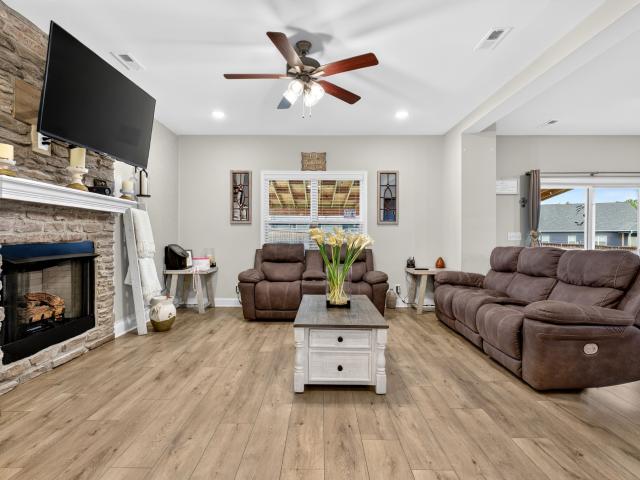 2422 Bucklin Dr