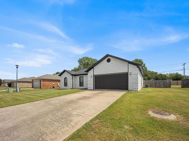 2422 Bluestone Dr