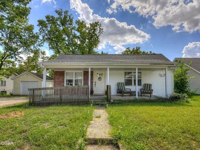 2422 E Manitou St, Joplin, MO 64801
