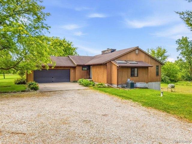 2422 Forrister Dr, Adrian, MI 49221